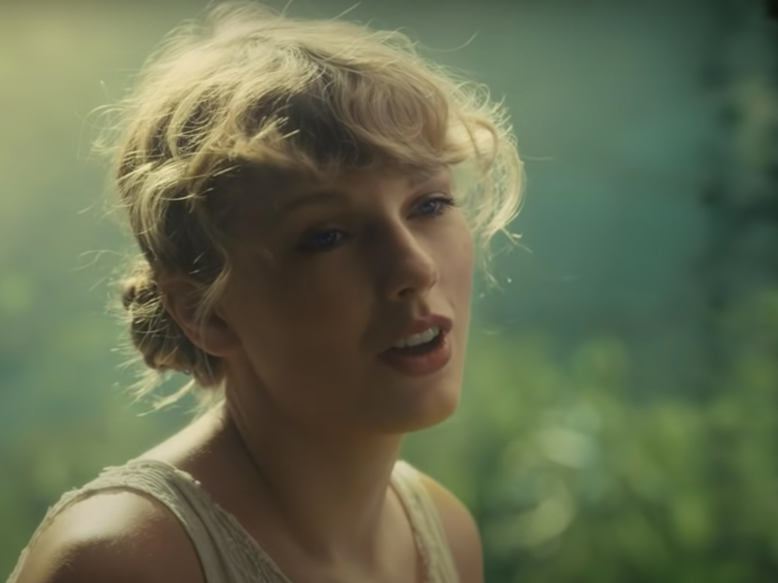 WHY TAYLOR SWIFT IS RE-RECORDING HER OLD ALBUMS | THE UNTITLED MAGAZINE