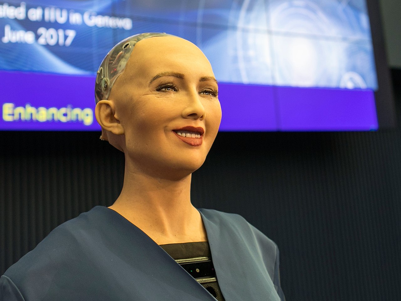 SOPHIA THE ROBOT BECOMES FIRST ROBOT TO SELL ITS OWN NFT ARTWORK | THE ...