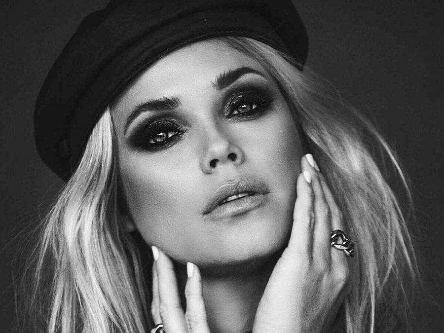 MODEL KELLY HUGHES SHARES INSPIRATION BEHIND THE #SCARLOVECHALLENGE AND ...