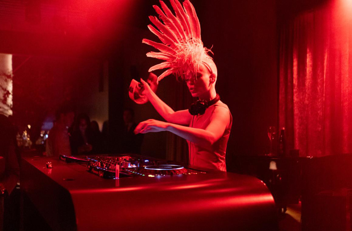 CELEBRATE NYFW WITH UNTITLED @ AQUARELLE NYC FEAT PERFORMANCES BY LEAH ...